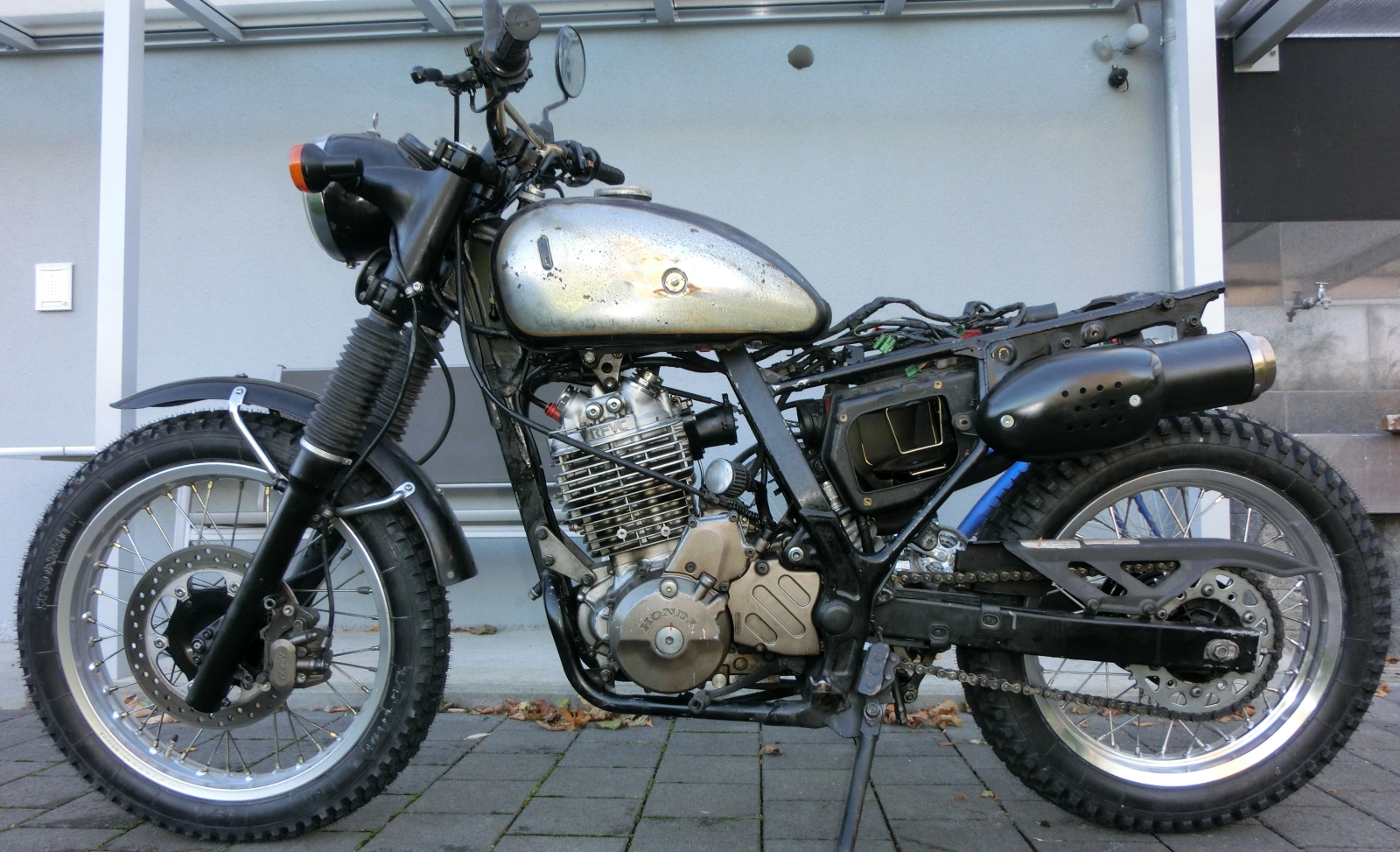NX650 Dominator Scrambler